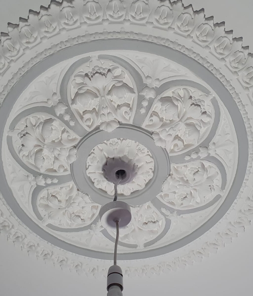 Ceiling Rose 212 - Large Victorian Oval - Ossett Mouldings Ltd